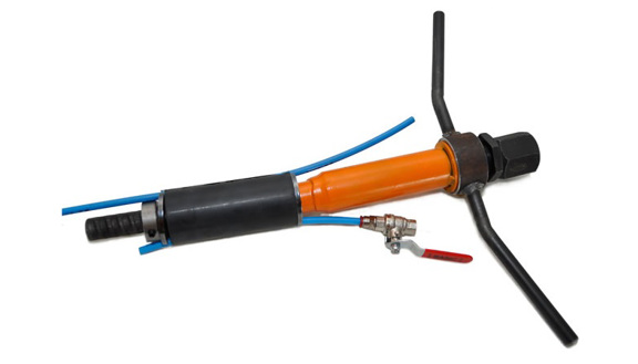 Rock bolt packer with assembly tool