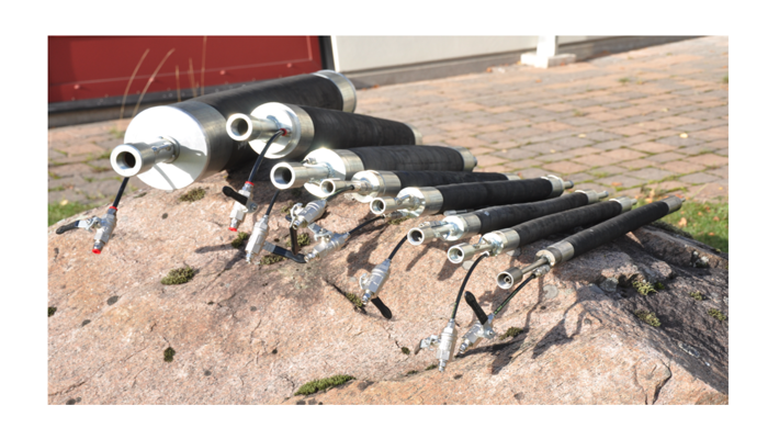 Reusable inflatable packers